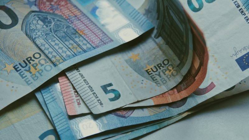 One money, one polity: the case for fiscal union - Friends of Europe